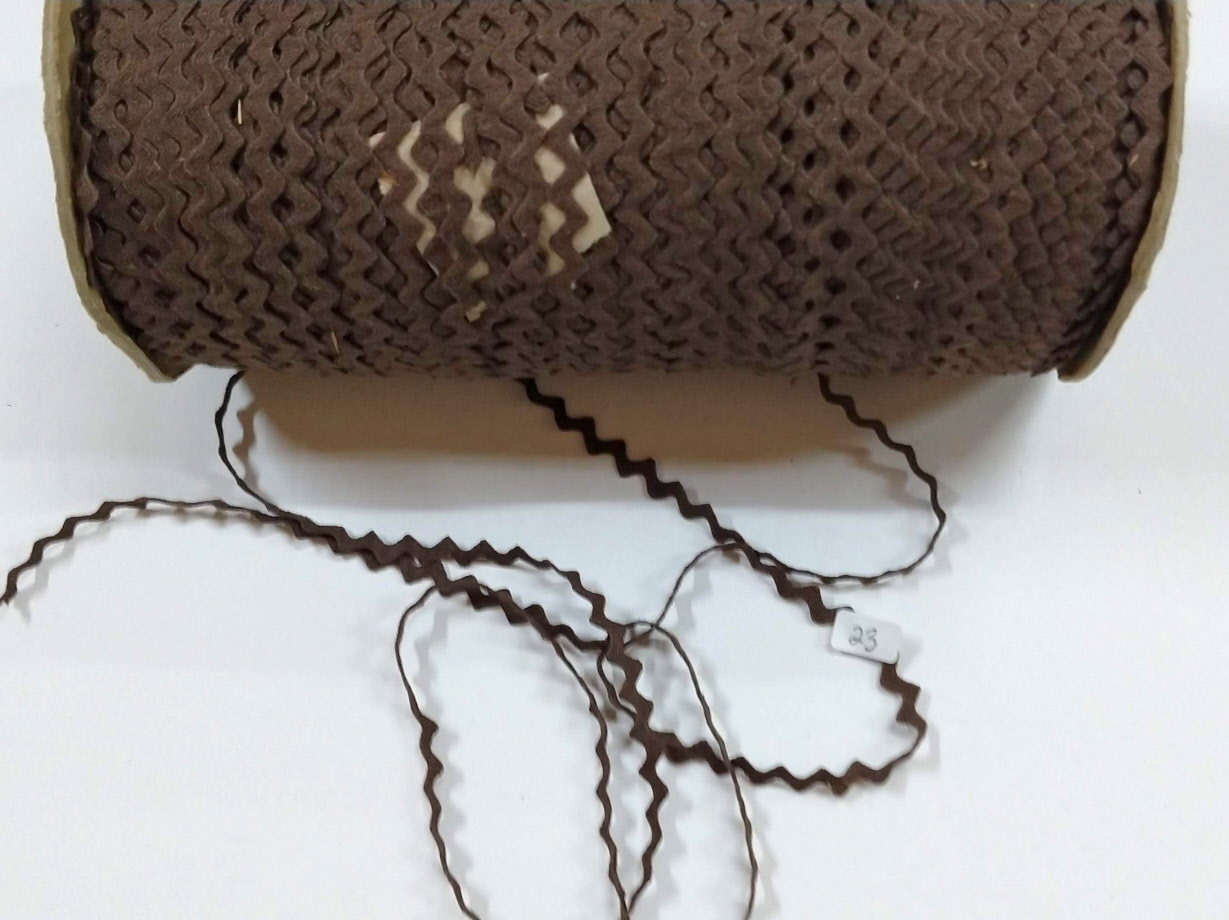 Ric-rac, cotton, old, soft, dark brown, per 10 meters | zz-23